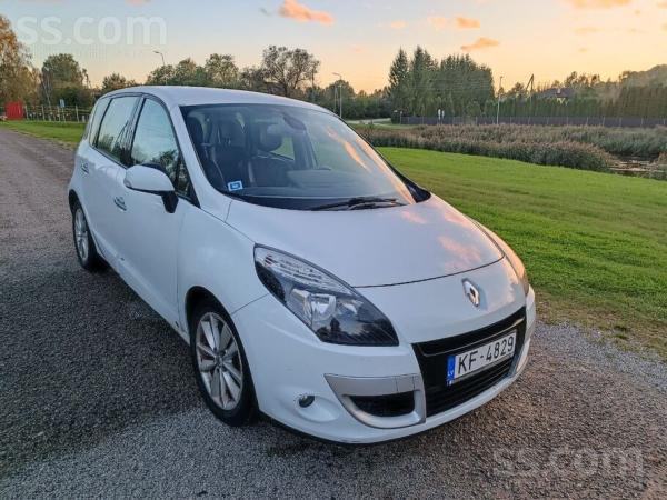 White Renault Scenic 2009 in Riga, with an engine capacity of 2.00 L and mileage of 325 thousand km for 1600 €, photo 3 on AUTOMOTO.COM.LV