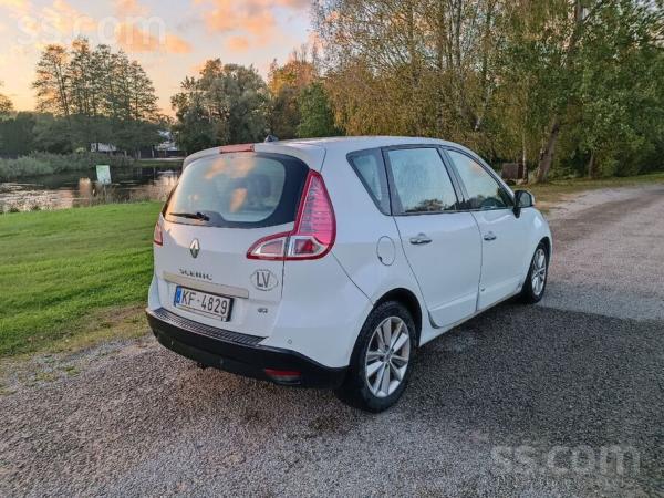 White Renault Scenic 2009 in Riga, with an engine capacity of 2.00 L and mileage of 325 thousand km for 1600 €, photo 5 on AUTOMOTO.COM.LV
