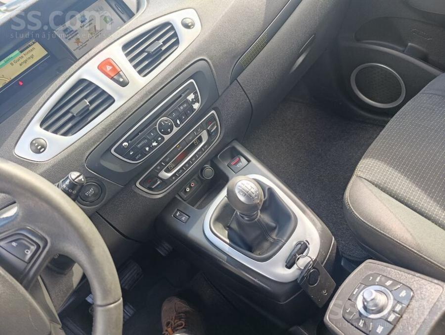 White Renault Scenic 2010 in Rezekne, with an engine capacity of 1.90 L and mileage of 266 thousand km for 3550 €, photo 17 on AUTOMOTO.COM.LV
