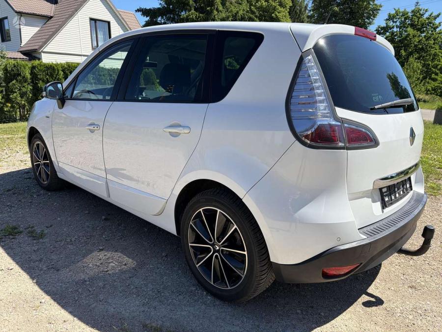 Balts Renault Scenic 2012 Jurbarkas, ar dzinēja tilpumu 2.00 L un nobraukumu 144 tūkst. km par 4500 €, foto 4 vietnē AUTOMOTO.COM.LV