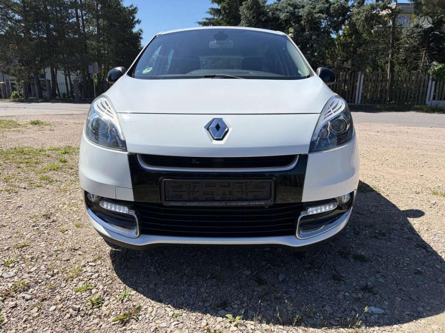 Balts Renault Scenic 2012 Jurbarkas, ar dzinēja tilpumu 2.00 L un nobraukumu 144 tūkst. km par 4500 €, foto 12 vietnē AUTOMOTO.COM.LV