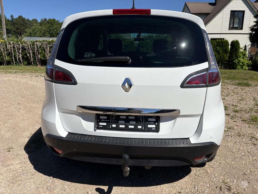Balts Renault Scenic 2012 Jurbarkas, ar dzinēja tilpumu 2.00 L un nobraukumu 144 tūkst. km par 4500 €, foto 13 vietnē AUTOMOTO.COM.LV