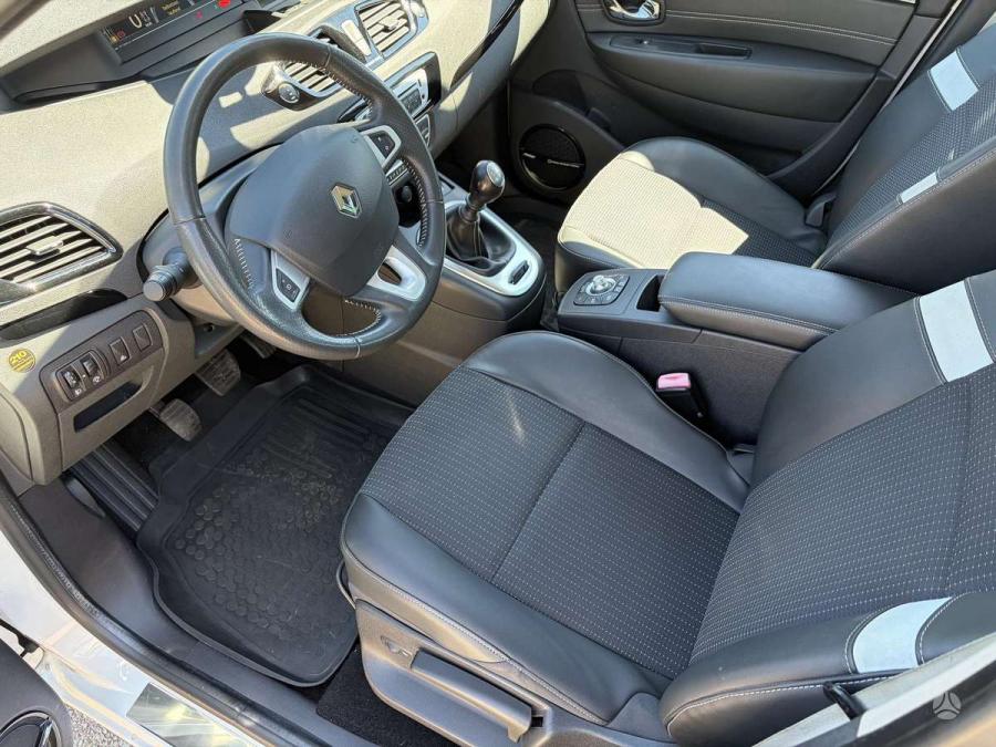 Balts Renault Scenic 2012 Jurbarkas, ar dzinēja tilpumu 2.00 L un nobraukumu 144 tūkst. km par 4500 €, foto 14 vietnē AUTOMOTO.COM.LV