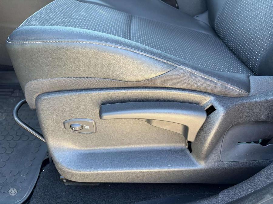 Balts Renault Scenic 2012 Jurbarkas, ar dzinēja tilpumu 2.00 L un nobraukumu 144 tūkst. km par 4500 €, foto 15 vietnē AUTOMOTO.COM.LV