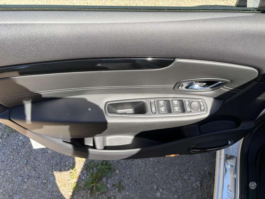 Balts Renault Scenic 2012 Jurbarkas, ar dzinēja tilpumu 2.00 L un nobraukumu 144 tūkst. km par 4500 €, foto 16 vietnē AUTOMOTO.COM.LV
