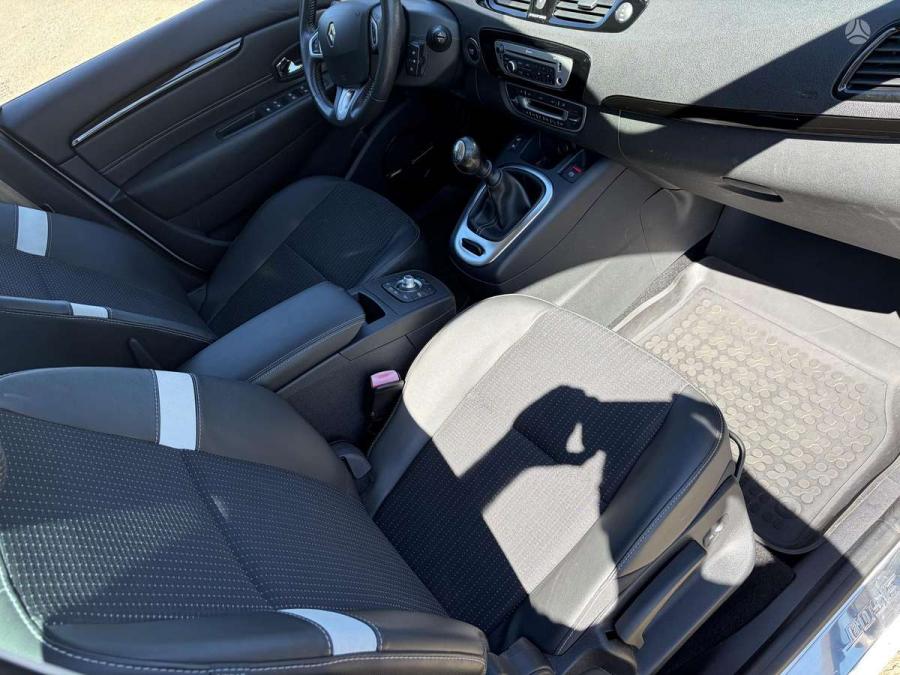 Balts Renault Scenic 2012 Jurbarkas, ar dzinēja tilpumu 2.00 L un nobraukumu 144 tūkst. km par 4500 €, foto 20 vietnē AUTOMOTO.COM.LV