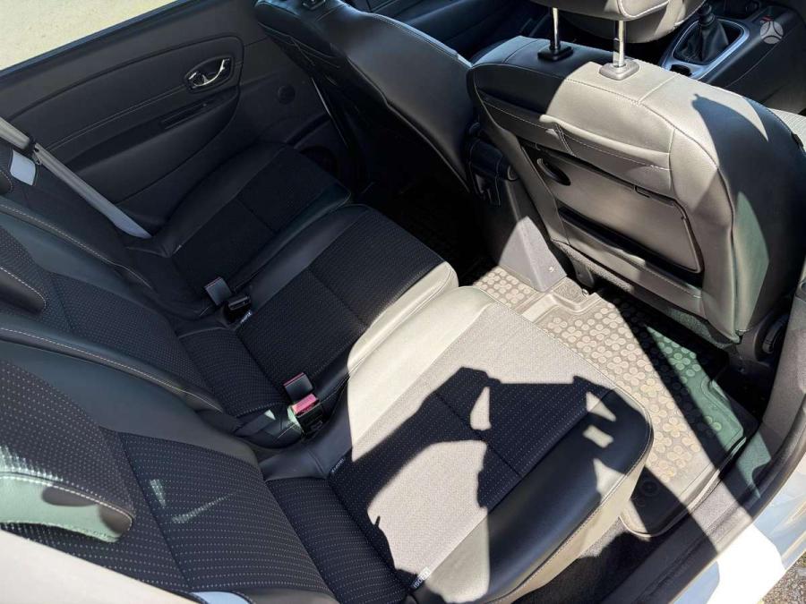 Balts Renault Scenic 2012 Jurbarkas, ar dzinēja tilpumu 2.00 L un nobraukumu 144 tūkst. km par 4500 €, foto 21 vietnē AUTOMOTO.COM.LV