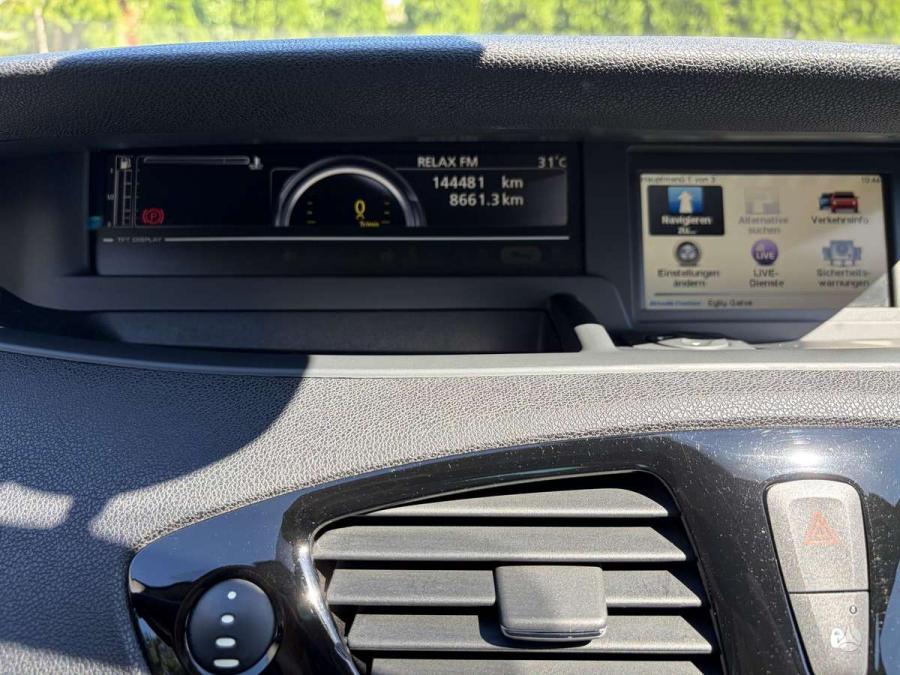 Balts Renault Scenic 2012 Jurbarkas, ar dzinēja tilpumu 2.00 L un nobraukumu 144 tūkst. km par 4500 €, foto 22 vietnē AUTOMOTO.COM.LV