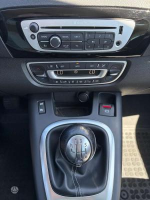 Balts Renault Scenic 2012 Jurbarkas, ar dzinēja tilpumu 2.00 L un nobraukumu 144 tūkst. km par 4500 €, foto 23 vietnē AUTOMOTO.COM.LV