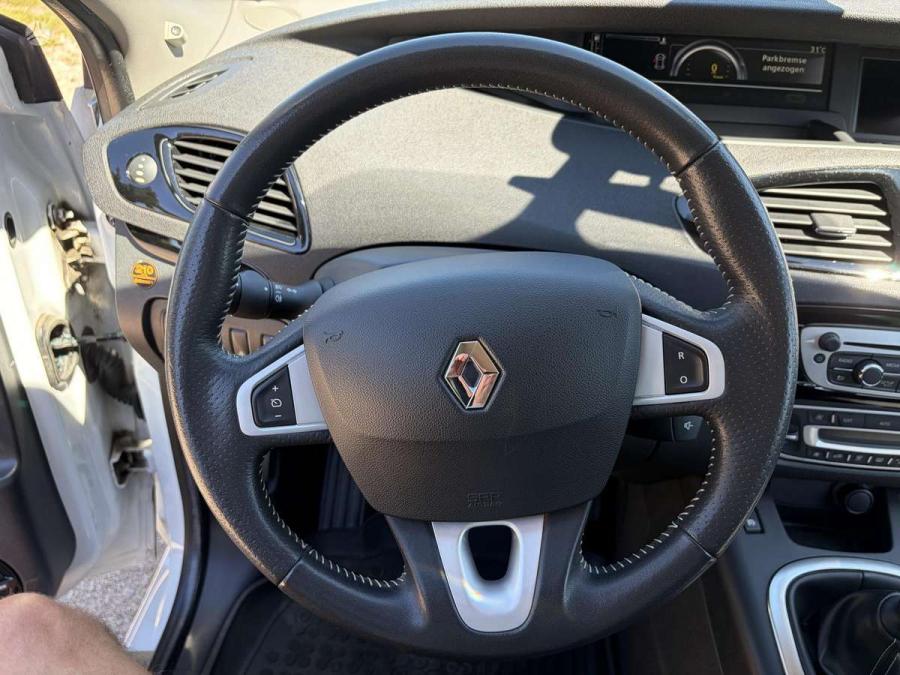 Balts Renault Scenic 2012 Jurbarkas, ar dzinēja tilpumu 2.00 L un nobraukumu 144 tūkst. km par 4500 €, foto 24 vietnē AUTOMOTO.COM.LV