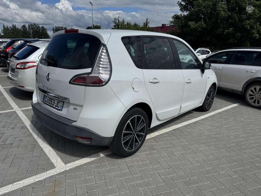 Balts Renault Scenic 2012 Tauragė, ar dzinēja tilpumu 1.46 L un nobraukumu 239 tūkst. km par 3650 €, foto 3 vietnē AUTOMOTO.COM.LV