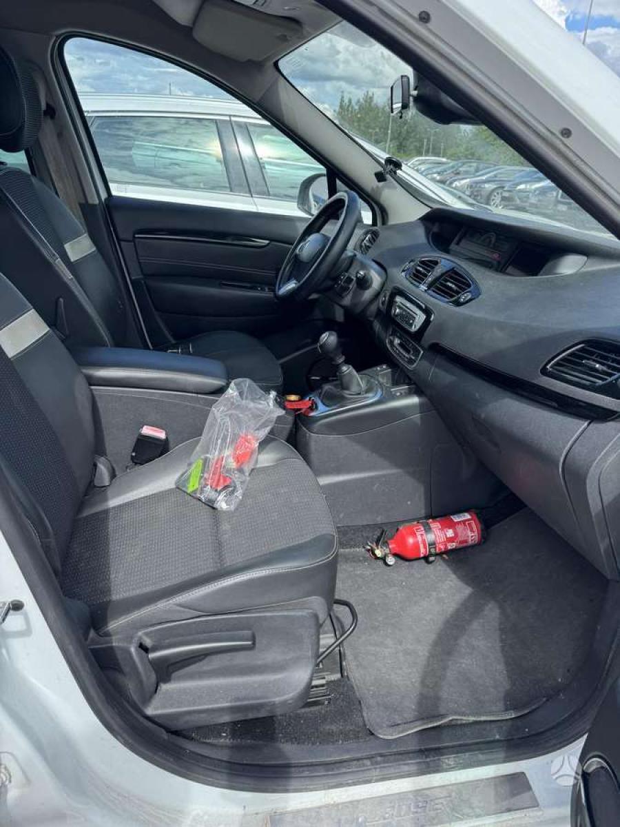 Balts Renault Scenic 2012 Tauragė, ar dzinēja tilpumu 1.46 L un nobraukumu 239 tūkst. km par 3650 €, foto 7 vietnē AUTOMOTO.COM.LV