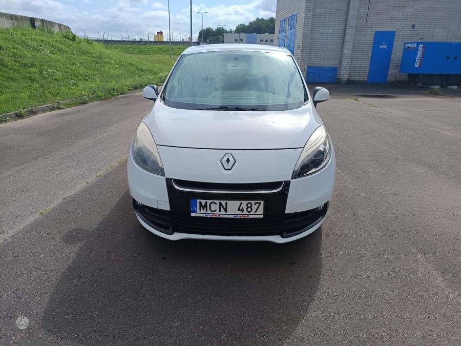 White Renault Scenic 2012 in Kaunas, with an engine capacity of 1.60 L and mileage of 225 thousand km for 4000 €, photo 1 on AUTOMOTO.COM.LV