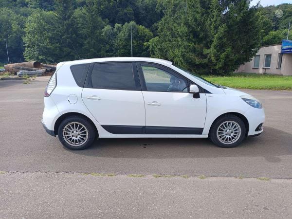 Balts Renault Scenic 2012 Kauņa, ar dzinēja tilpumu 1.60 L un nobraukumu 225 tūkst. km par 4000 €, foto 4 vietnē AUTOMOTO.COM.LV