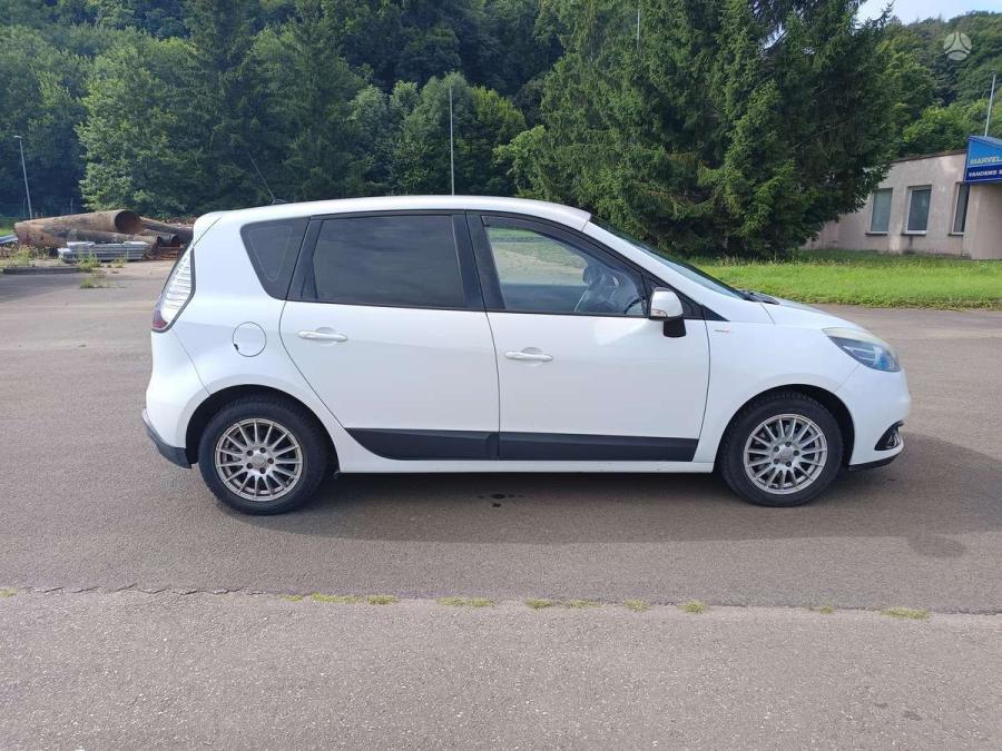 White Renault Scenic 2012 in Kaunas, with an engine capacity of 1.60 L and mileage of 225 thousand km for 4000 €, photo 5 on AUTOMOTO.COM.LV
