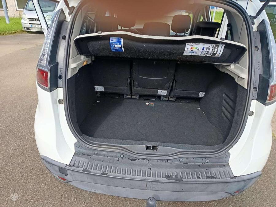 White Renault Scenic 2012 in Kaunas, with an engine capacity of 1.60 L and mileage of 225 thousand km for 4000 €, photo 8 on AUTOMOTO.COM.LV