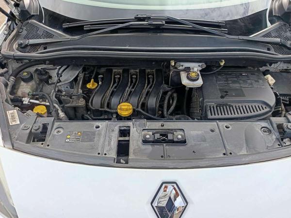 Balts Renault Scenic 2012 Kauņa, ar dzinēja tilpumu 1.60 L un nobraukumu 225 tūkst. km par 4000 €, foto 8 vietnē AUTOMOTO.COM.LV