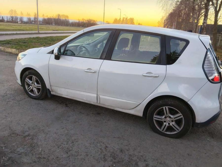 White Renault Scenic 2013 in Marijampole, with an engine capacity of 1.46 L and mileage of 250 thousand km for 2600 €, photo 10 on AUTOMOTO.COM.LV