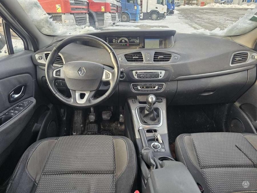 White Renault Scenic 2013 in Taurage, with an engine capacity of 1.50 L and mileage of 288 thousand km for 4250 €, photo 14 on AUTOMOTO.COM.LV