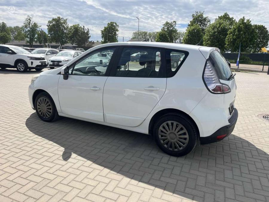 White Renault Scenic 2013 in Taurage, with an engine capacity of 1.50 L and mileage of 230 thousand km for 3200 €, photo 12 on AUTOMOTO.COM.LV