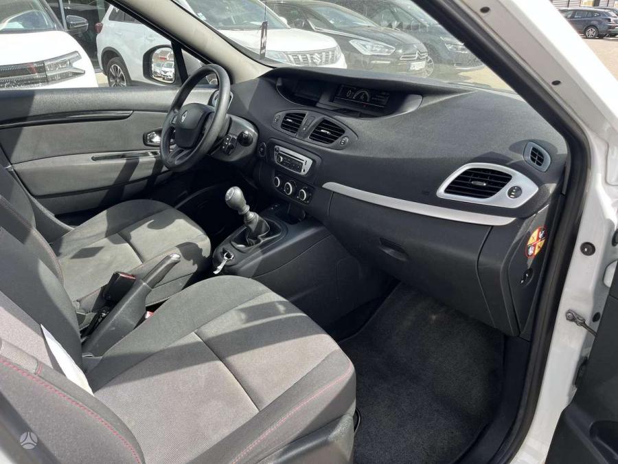 White Renault Scenic 2013 in Taurage, with an engine capacity of 1.50 L and mileage of 230 thousand km for 3200 €, photo 16 on AUTOMOTO.COM.LV