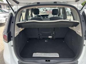 White Renault Scenic 2013 in Taurage, with an engine capacity of 1.50 L and mileage of 230 thousand km for 3200 €, photo 18 on AUTOMOTO.COM.LV