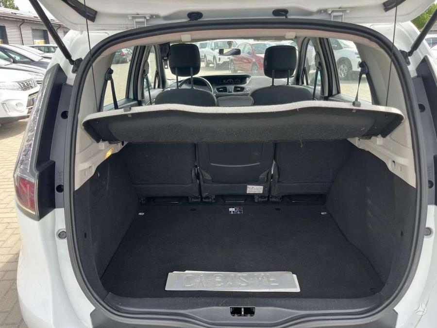 White Renault Scenic 2013 in Taurage, with an engine capacity of 1.50 L and mileage of 230 thousand km for 3200 €, photo 18 on AUTOMOTO.COM.LV