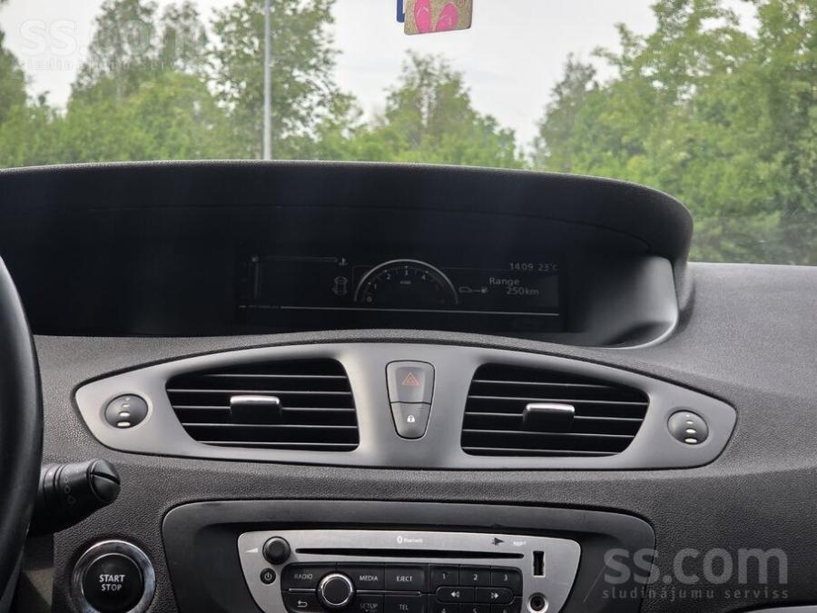 Balts Renault Scenic 2014 Jelgava, ar dzinēja tilpumu 1.50 L un nobraukumu 501 tūkst. km par 500 €, foto 8 vietnē AUTOMOTO.COM.LV