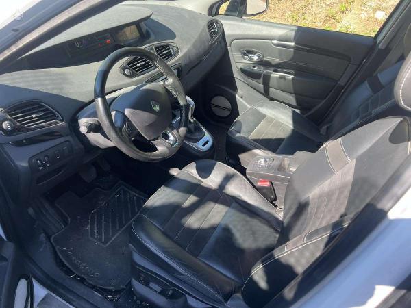 Balts Renault Scenic 2014 Tauragė, ar dzinēja tilpumu 1.46 L un nobraukumu 245 tūkst. km par 3300 €, foto 9 vietnē AUTOMOTO.COM.LV