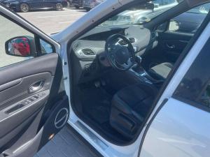 Balts Renault Scenic 2015 Tauragė, ar dzinēja tilpumu 1.46 L un nobraukumu 247 tūkst. km par 4500 €, foto 6 vietnē AUTOMOTO.COM.LV