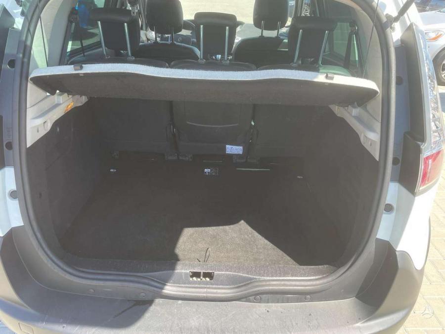 Balts Renault Scenic 2015 Tauragė, ar dzinēja tilpumu 1.46 L un nobraukumu 247 tūkst. km par 4500 €, foto 14 vietnē AUTOMOTO.COM.LV