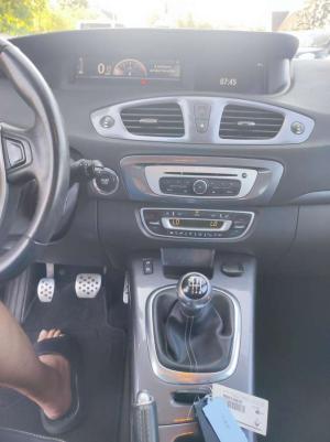 White Renault Scenic 2015 in Taurage, with an engine capacity of 1.46 L and mileage of 250 thousand km for 4600 €, photo 13 on AUTOMOTO.COM.LV