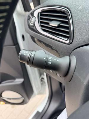 Balts Renault Scenic 2016 Tauragė, ar dzinēja tilpumu 1.60 L un nobraukumu 187 tūkst. km par 4499 €, foto 15 vietnē AUTOMOTO.COM.LV