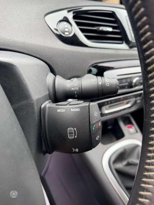 Balts Renault Scenic 2016 Tauragė, ar dzinēja tilpumu 1.60 L un nobraukumu 187 tūkst. km par 4499 €, foto 16 vietnē AUTOMOTO.COM.LV