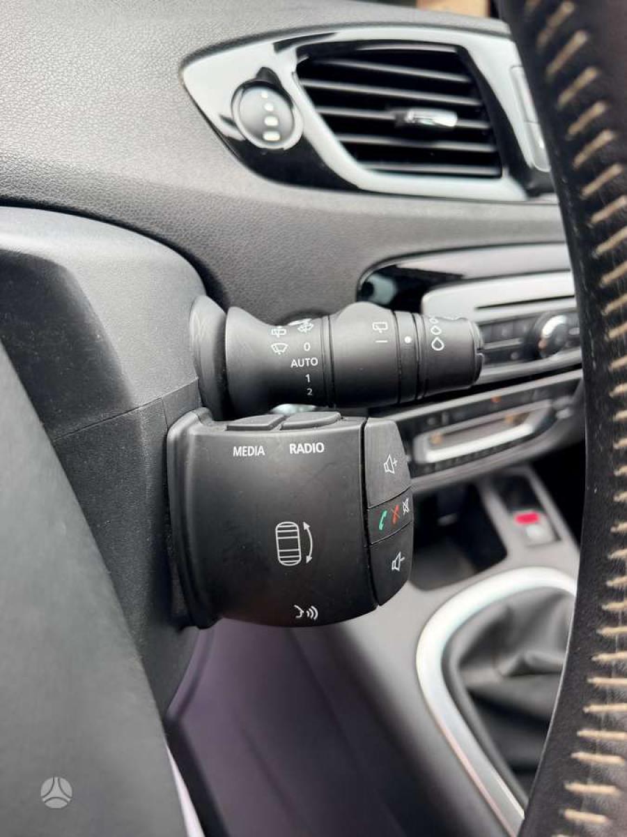 Balts Renault Scenic 2016 Tauragė, ar dzinēja tilpumu 1.60 L un nobraukumu 187 tūkst. km par 4499 €, foto 16 vietnē AUTOMOTO.COM.LV