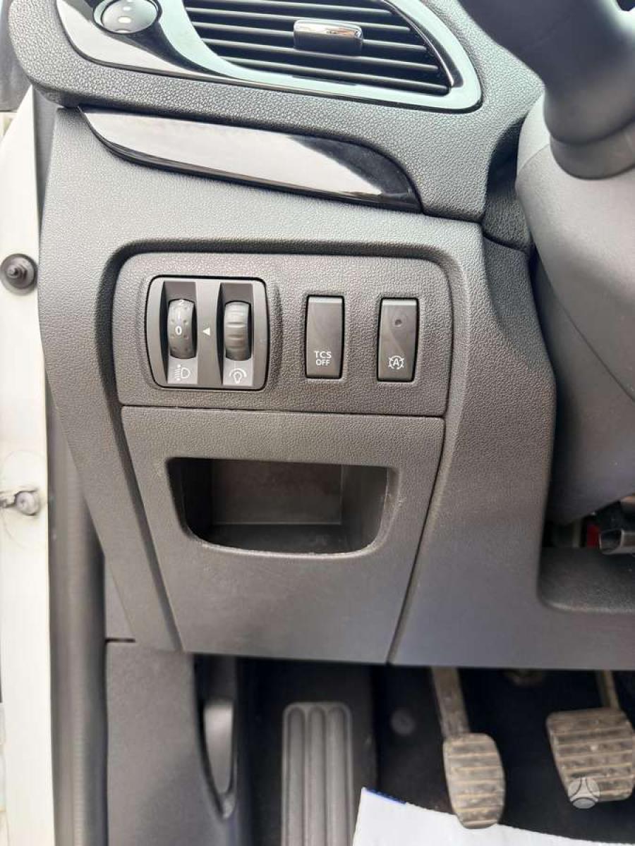 Balts Renault Scenic 2016 Tauragė, ar dzinēja tilpumu 1.60 L un nobraukumu 187 tūkst. km par 4499 €, foto 19 vietnē AUTOMOTO.COM.LV