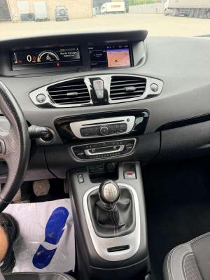 Balts Renault Scenic 2016 Tauragė, ar dzinēja tilpumu 1.60 L un nobraukumu 187 tūkst. km par 4499 €, foto 23 vietnē AUTOMOTO.COM.LV