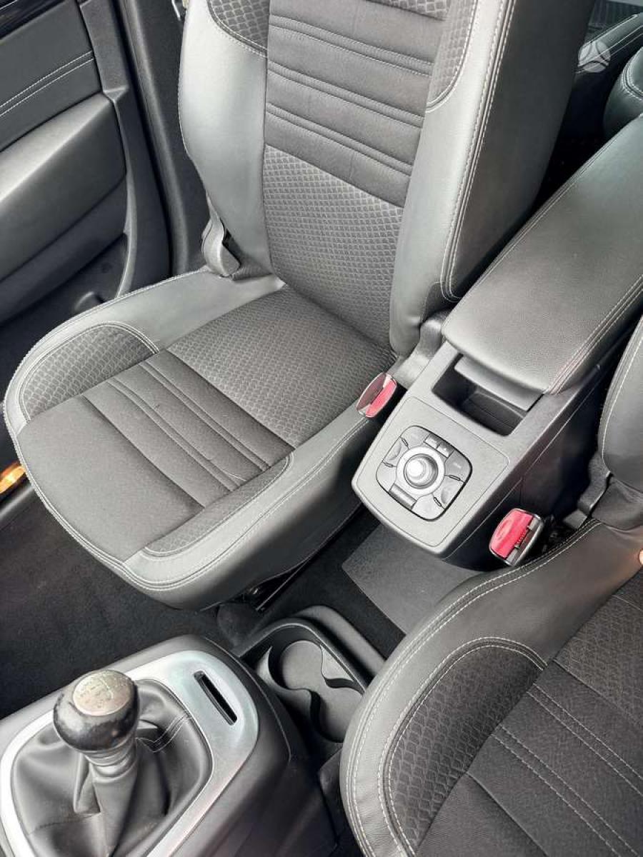 Balts Renault Scenic 2016 Tauragė, ar dzinēja tilpumu 1.60 L un nobraukumu 187 tūkst. km par 4499 €, foto 32 vietnē AUTOMOTO.COM.LV