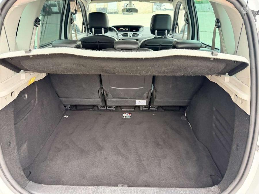 Balts Renault Scenic 2016 Tauragė, ar dzinēja tilpumu 1.60 L un nobraukumu 187 tūkst. km par 4499 €, foto 37 vietnē AUTOMOTO.COM.LV