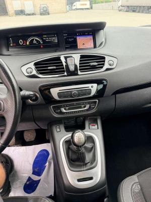 White Renault Scenic 2016 in Taurage, with an engine capacity of 1.60 L and mileage of 187 thousand km for 4499 €, photo 23 on AUTOMOTO.COM.LV