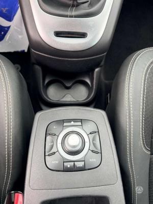 White Renault Scenic 2016 in Taurage, with an engine capacity of 1.60 L and mileage of 187 thousand km for 4499 €, photo 31 on AUTOMOTO.COM.LV