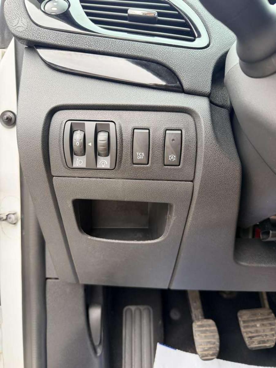White Renault Scenic 2016 in Taurage, with an engine capacity of 1.60 L and mileage of 187 thousand km for 4499 €, photo 19 on AUTOMOTO.COM.LV