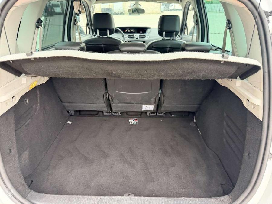 White Renault Scenic 2016 in Taurage, with an engine capacity of 1.60 L and mileage of 187 thousand km for 4499 €, photo 38 on AUTOMOTO.COM.LV