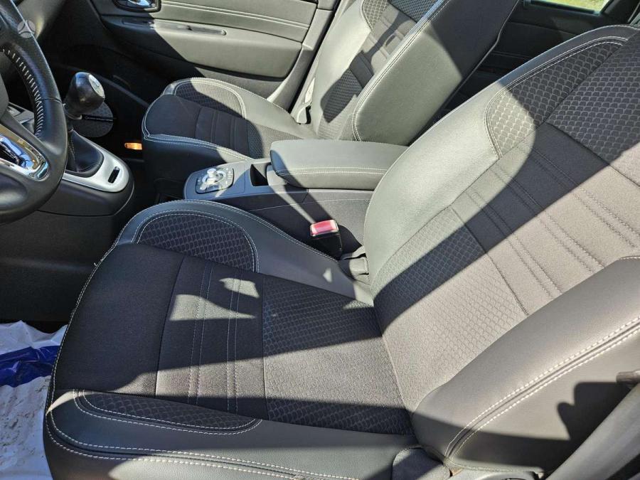 Balts Renault Scenic 2016 Tauragė, ar dzinēja tilpumu 1.20 L un nobraukumu 142 tūkst. km par 4800 €, foto 11 vietnē AUTOMOTO.COM.LV