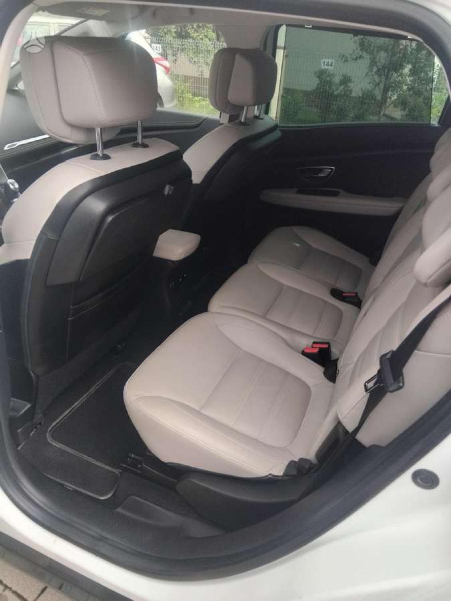 White Renault Scenic 2017 in Taurage, with an engine capacity of 1.60 L and mileage of 190 thousand km for 7650 €, photo 7 on AUTOMOTO.COM.LV
