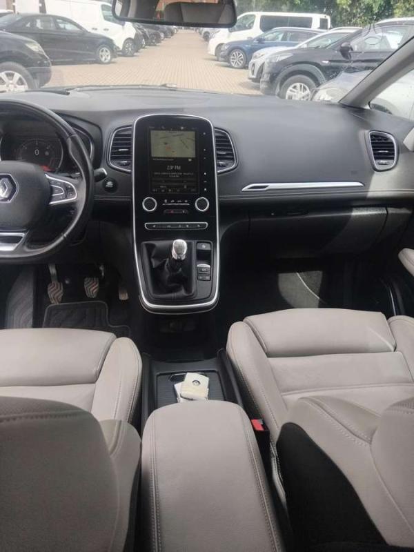 White Renault Scenic 2017 in Taurage, with an engine capacity of 1.60 L and mileage of 190 thousand km for 7650 €, photo 7 on AUTOMOTO.COM.LV