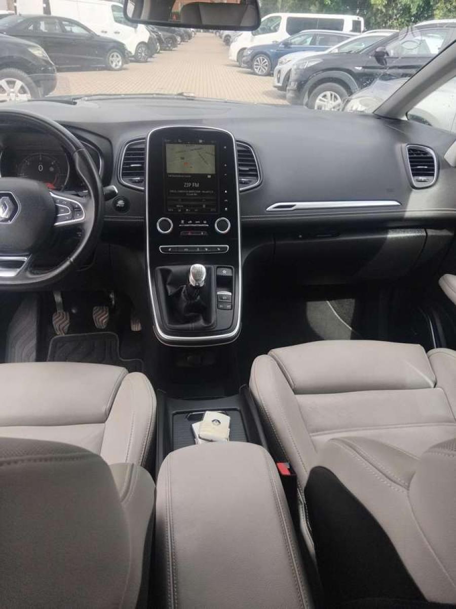 White Renault Scenic 2017 in Taurage, with an engine capacity of 1.60 L and mileage of 190 thousand km for 7650 €, photo 8 on AUTOMOTO.COM.LV