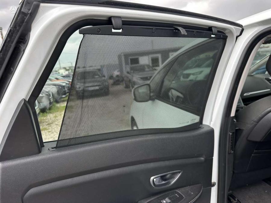 White Renault Scenic 2017 in Vilnius, with an engine capacity of 1.46 L and mileage of 192 thousand km for 7299 €, photo 11 on AUTOMOTO.COM.LV