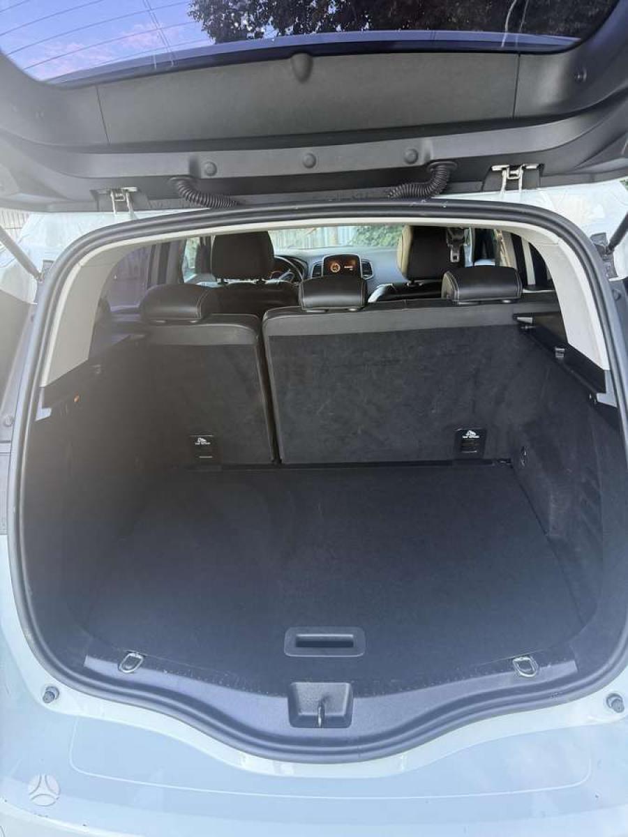 Balts Renault Scenic 2018 Tauragė, ar dzinēja tilpumu 1.46 L un nobraukumu 220 tūkst. km par 6400 €, foto 16 vietnē AUTOMOTO.COM.LV