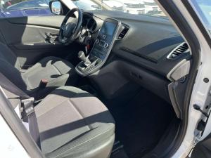 Balts Renault Scenic 2018 Tauragė, ar dzinēja tilpumu 1.46 L un nobraukumu 223 tūkst. km par 6900 €, foto 18 vietnē AUTOMOTO.COM.LV